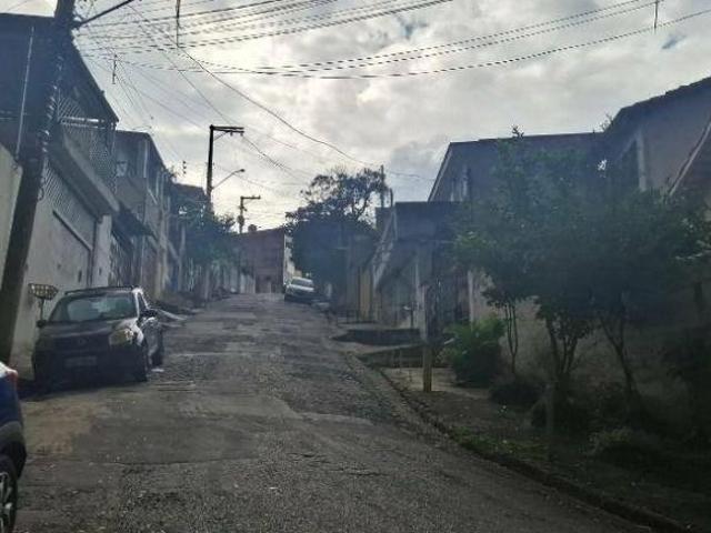 Oportunidade para Investimento: Casa Ampla com Edícula e Grande Potencial de Valorização!