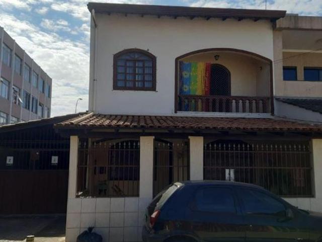 Oportunidade para investimento! Sobrado de esquina com entrada independente QI 8 Guará I