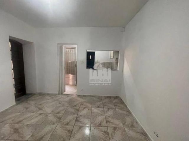 oportunidade para quem busca um imóvel espaçoso, prático e com localização privilegiada! Casa térrea