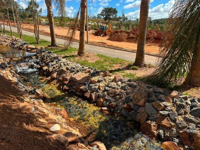 OPORTUNIDADE RARA– LOTE PREMIUM EM CONDOMÍNIO FECHADO DE ALTO PADRÃO