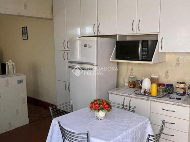 OPORTUNIDADE RARA NO BAIRRO DOS CASAS DUAS CASAS NO MESMO TERRENO, PORTEIRA FECHADA!