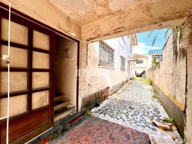 Oportunidade Rara no Boqueirão – Casa em Terreno Amplo com Potencial Residencial e Comercial!