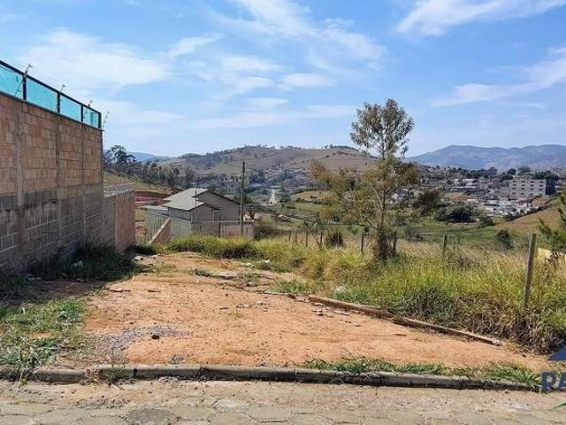 Oportunidade Terras D&apos Itália: Lote Plano com 150 m² Vista Panorâmica