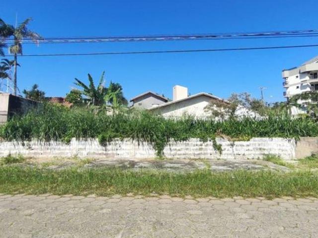 OPORTUNIDADE! TERRENO A 200 M DA PRAIA EM PERUIBE com 16 m de frente!