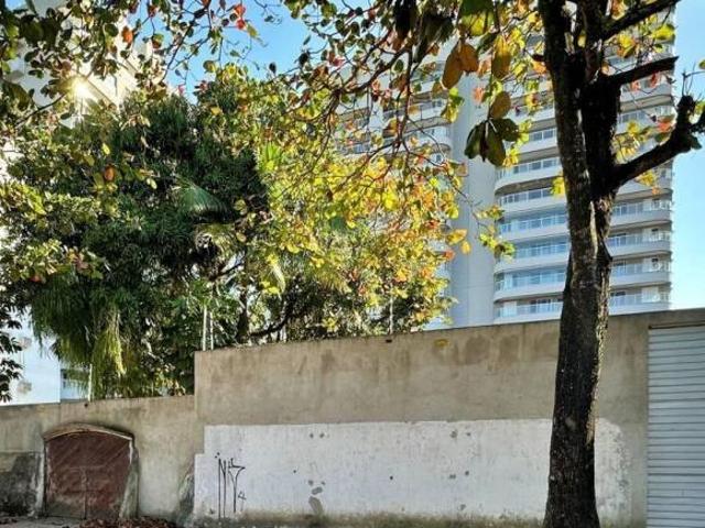 OPORTUNIDADE! TERRENO C/ 860m², LOCALIZ. ESTRATÉGICA, APENAS 500m DA PRAIA!