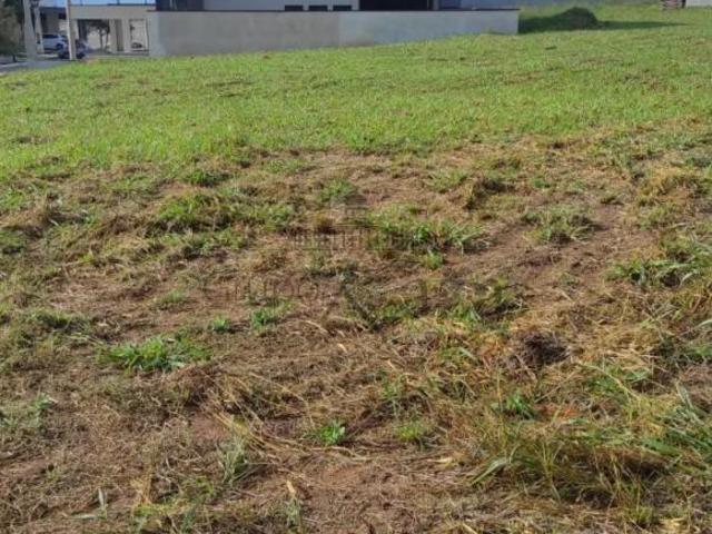 Oportunidade Terreno em Condomínio Reserva Aruanã Loteamento Floresta 250m²