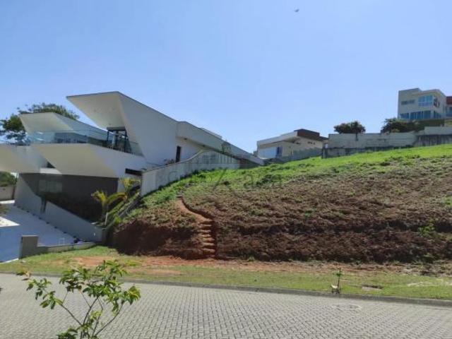 Oportunidade Terreno em Condomínio Residencial Reserva do Paratehy 900m²