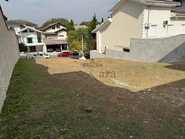 Oportunidade Terreno em Condomínio Urbanova Residencial Altos da Serra II 360m²