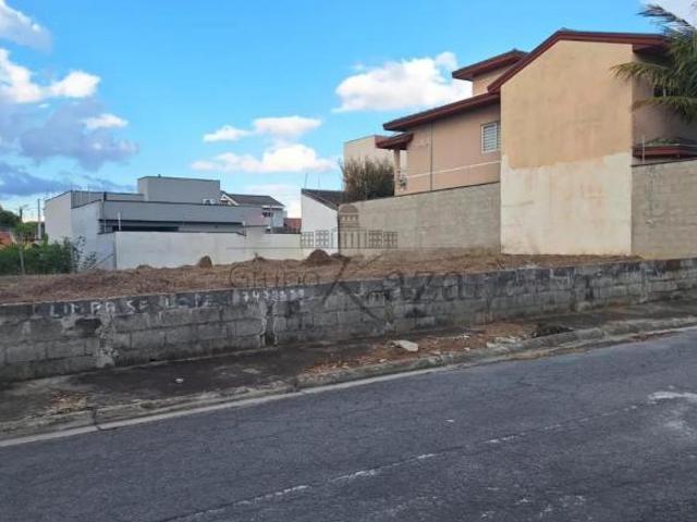 Oportunidade Terreno Loteamento Villa Branca 250m²