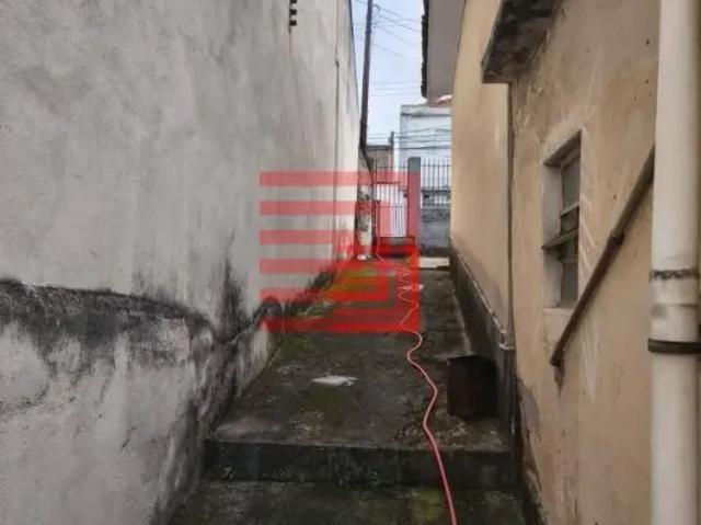 Oportunidade! Ótima casa à venda com 2 residências no terreno
