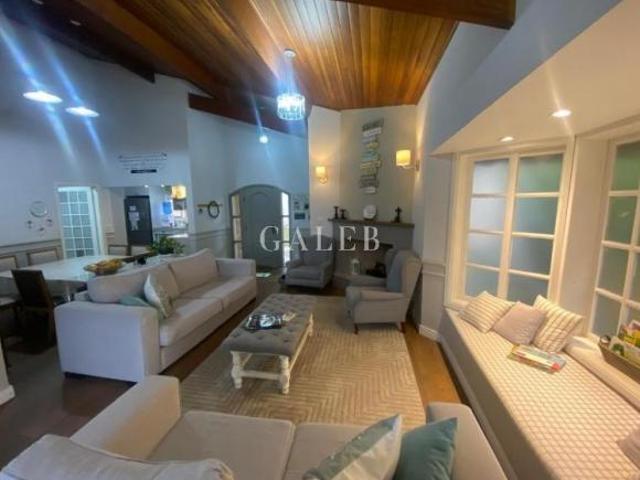 Oportunidade!Um charme de casa no Cond. Palavra da Vida: 05 Quartos, 04 Suítes, sala com lareira, ár