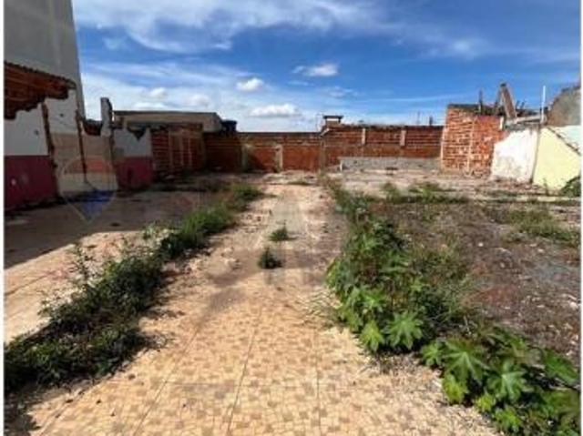 Oportunidade Única! 2 Lotes Juntos | 320m² | Frente para Avenida Principal | Ideal para Morar, Inves