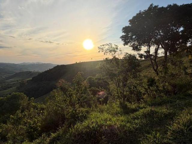 Oportunidade Única com Vista Deslumbrante para a Serra da Mantiqueira