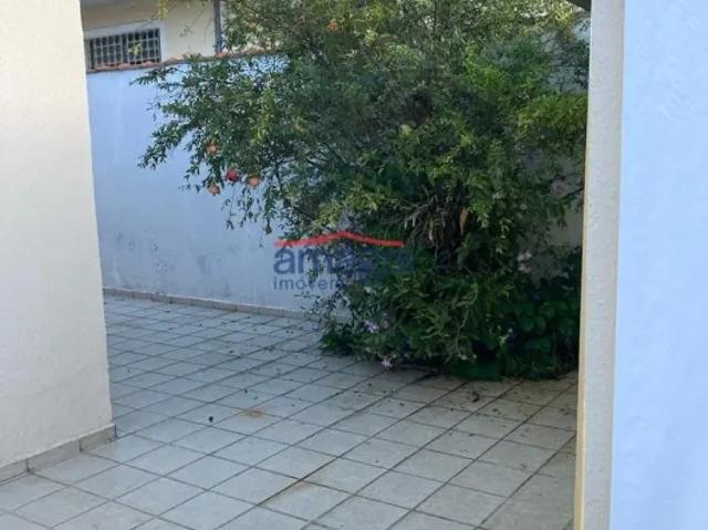 Oportunidade Única! Casa 3 Quartos com Suíte no Jardim Satélite Perfeita para Morar ou Montar Seu