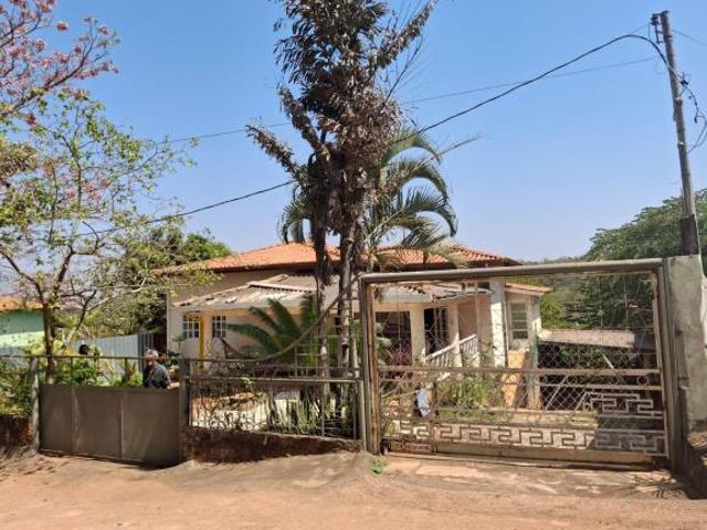 OPORTUNIDADE ÚNICA! CASA 3 QUARTOS COND. BOA ESPERANÇA 2 LAGO NORTE!