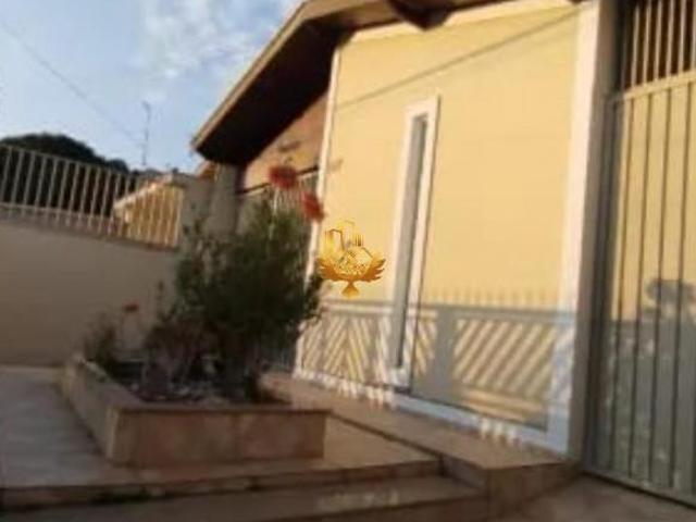 Oportunidade única: Casa à venda no Centro de Tremembé SP, com amplo espaço e excelente localização!