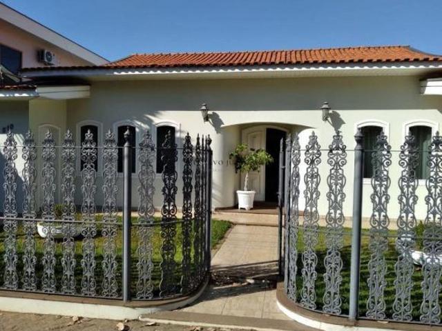 Oportunidade Única ! Casa ampla mobiliada com 3 níveis