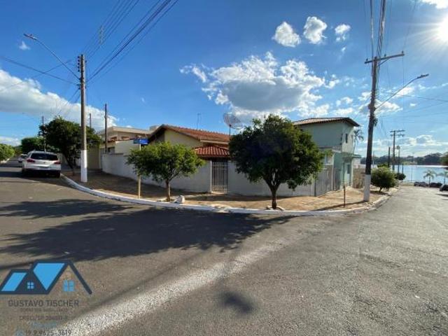 Oportunidade única: Casa com 6 quartos e 1 suíte no Centro de Santa Cruz da Conceição SP, a 100m da