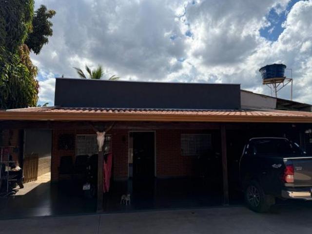 Oportunidade única casa com lote comercial na frente Lúcio Costa/ Vicente Pires