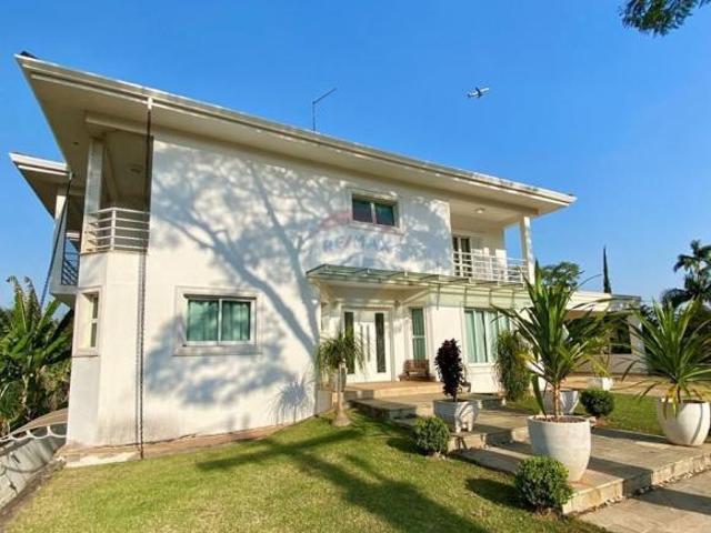 Oportunidade Única: Casa de Luxo em Condomínio de Chácara