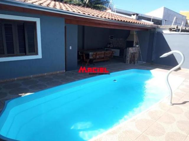 Oportunidade Única: Casa na Martim de Sá com Piscina e Churrasqueira!
