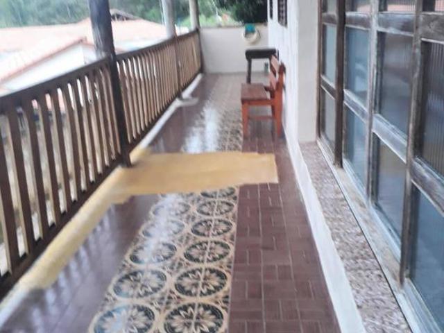 Oportunidade única: Casa no centro com 2 pisos independentes