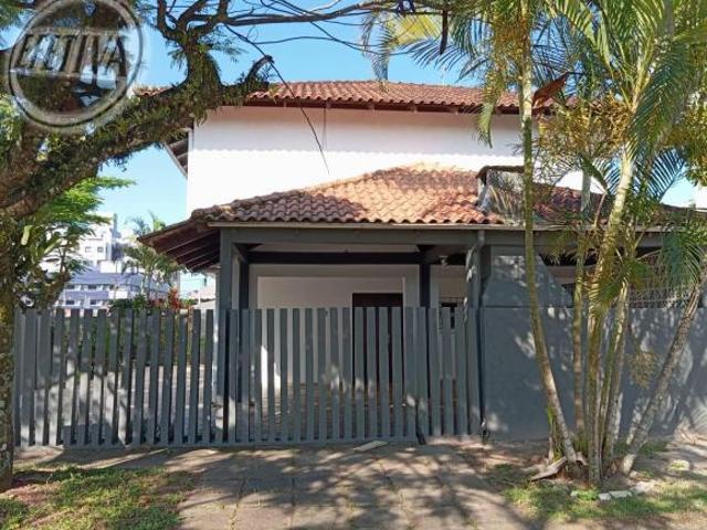 Oportunidade Única: Casa no Centro de Guaratuba com Suíte e Churrasqueira