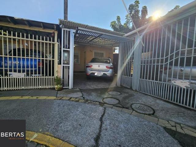 Oportunidade Única! Casa Residencial com 2 Quartos, 2 Banheiros e 2 Vagas de Gar