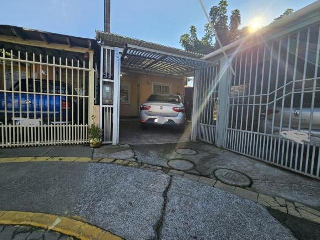 Oportunidade Única! Casa Residencial com 2 Quartos, 2 Banheiros e 2 Vagas de Garagem em Cachoeirinha