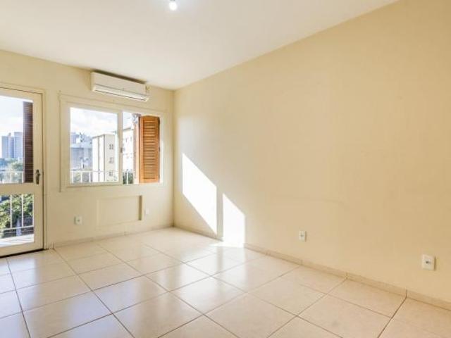 Oportunidade única: Apartamento com dois dormitórios e vaga de garagem à venda no coração do Bairro