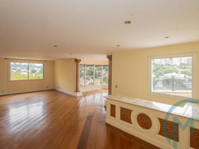 Oportunidade única: Apartamento de luxo com 3 suítes, 3 salas e elevador Chabad