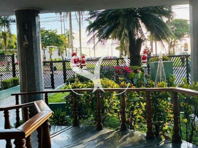Oportunidade Única: Apartamento Porteira Fechada na Ponta da Praia com Vista Mar!