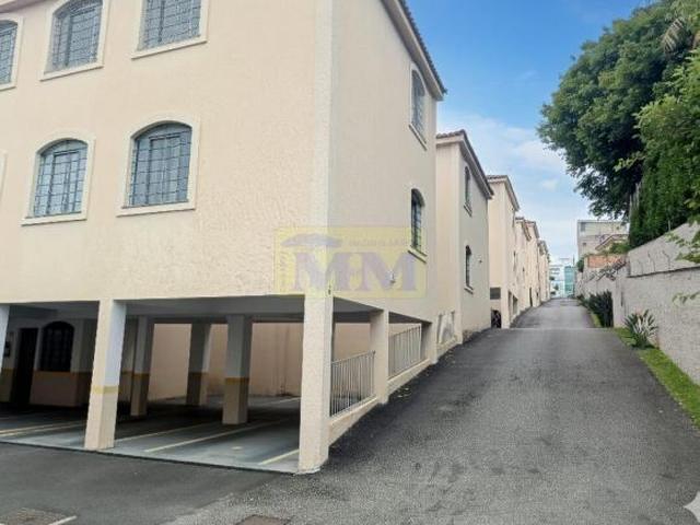 Oportunidade Única! Apartamento Totalmente Reformado em Região Nobre de Curitib