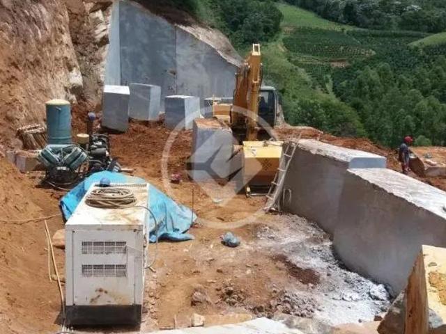 Oportunidade Única: Área com Potencial de Extração de Granito Ornamental em MG Jazida de Mármore