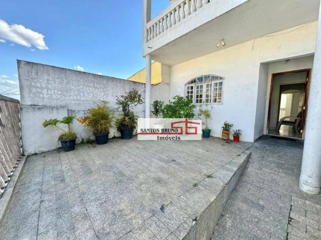 Oportunidade única! Belo Sobrado de 129m² com 03 Dormitórios Amplo Quintal Varanda e 02 Vagas em Exc
