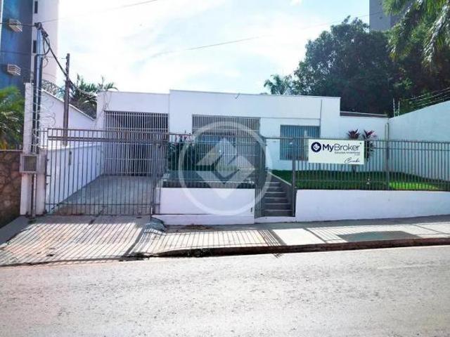 Oportunidade Única em Goiabeiras: Casa Ampla com Potencial Comercial!