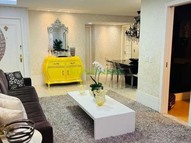 Oportunidade Única em Maringá: Apartamento de Luxo à Venda! Localização: Condomínio Edifício Beverl