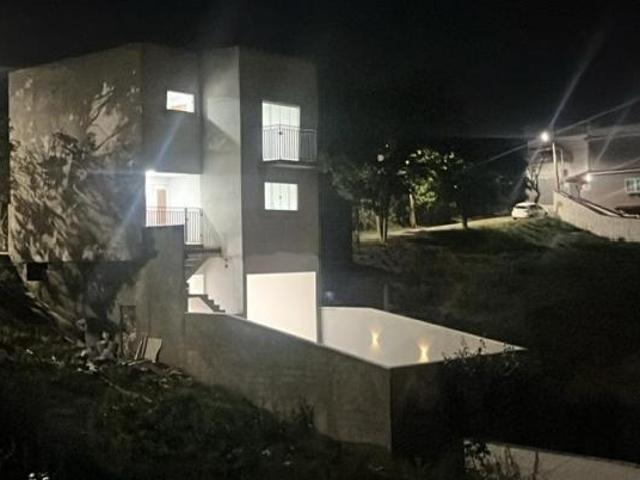 Oportunidade Única em São Lourenço/MG: Viva com Conforto e Vista Deslumbrante!