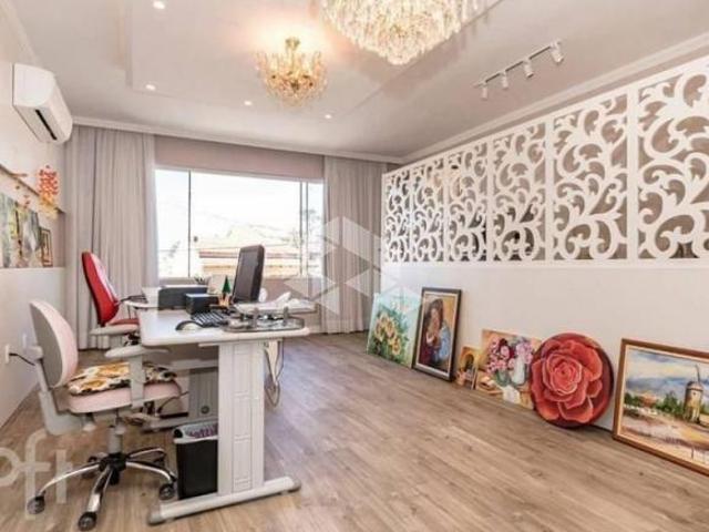 Oportunidade Única, imóvel tem perfil misto residencial semi mobiliado nos fundos e prédio comerc