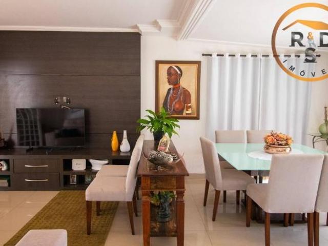 Oportunidade Única! Lote de 800m² com Duas Casas e Lazer Completo