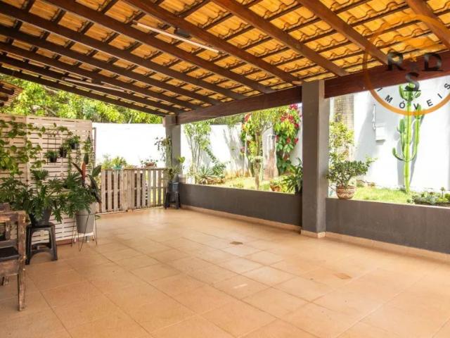 Oportunidade Única! Lote de 800m² com Duas Casas e Lazer Completo