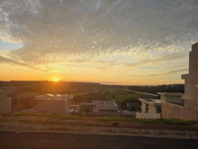 Oportunidade Única: Lote em Condomínio no Parque Universitário, Franca SP, 340m² de Área