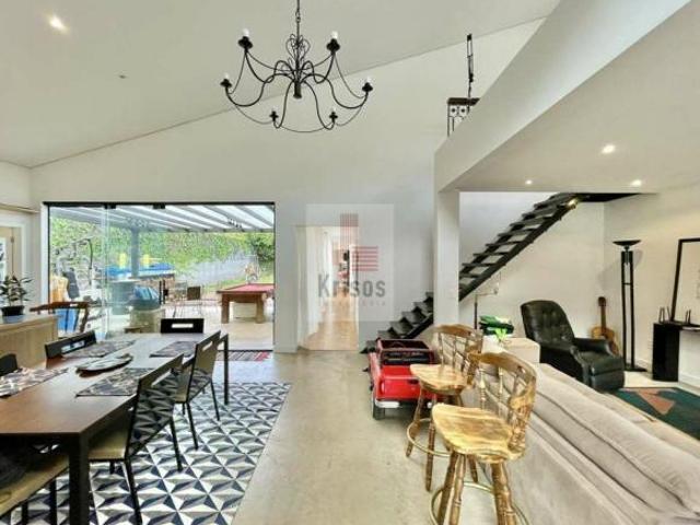 Oportunidade Única: Linda Casa Térrea Contemporânea na Granja Viana!