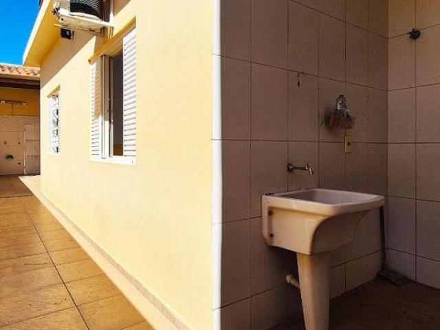 Oportunidade Única: Magnífico Sobrado com Área Gourmet e Energia Solar em Bairro Tranquilo