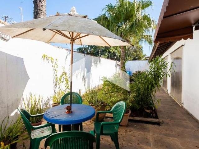 Oportunidade Única no Cajuru | 3 Casas em Terreno de 1.000m² | Zoneamento ZR3