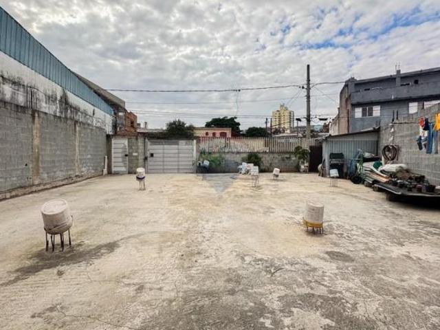 Oportunidade Única no Imirim: Terreno Espaçoso com Casa nos Fundos e Fundação Pronta!