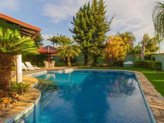Oportunidade Única no Igara: Casa Completa com Piscina e Área de Lazer Fantástica