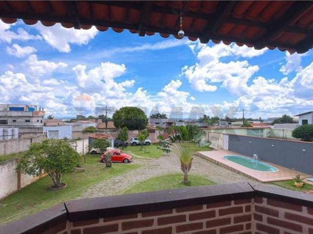 Oportunidade Única no SHA: Imóvel Comercial/Residencial em Lote de Esquina de 1.000m²