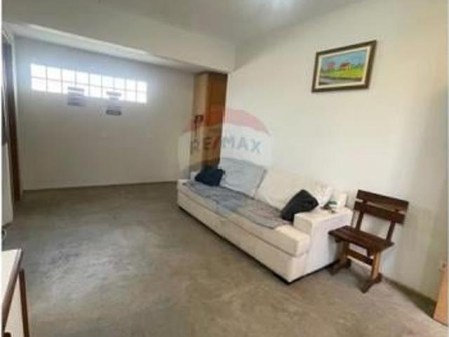 Oportunidade Única na Zona Leste: Imóvel Comercial e Residencial Rentável!