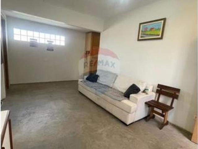 Oportunidade Única na Zona Leste: Imóvel Comercial e Residencial Rentável!